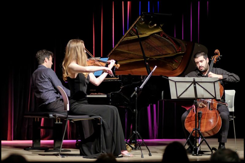 Plan-Aktionsgruppen » Benefizkonzert des Trios Orelon mit „standing ...