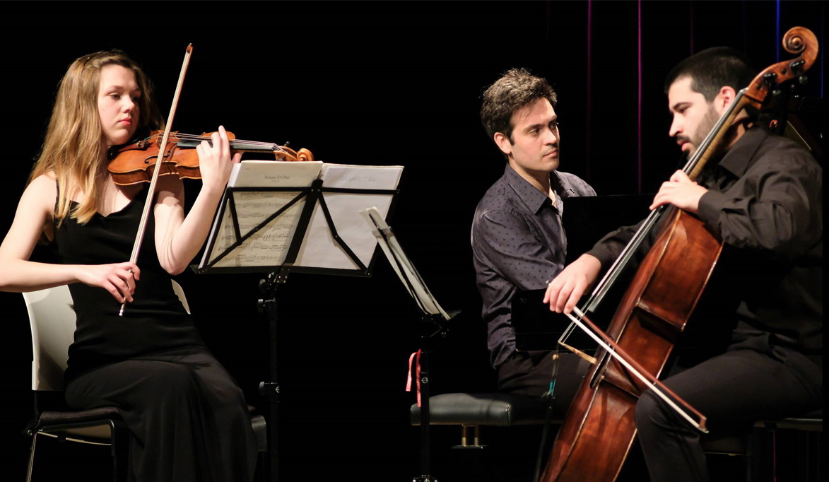 Plan-Aktionsgruppen » Benefizkonzert des Trios Orelon mit „standing ...